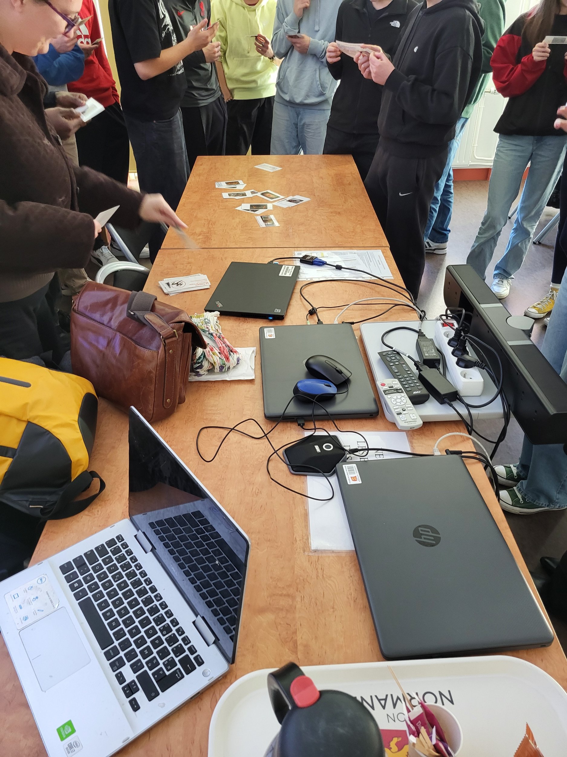 Préparation d'un hackathon pour les élèves de Première suivant la ...